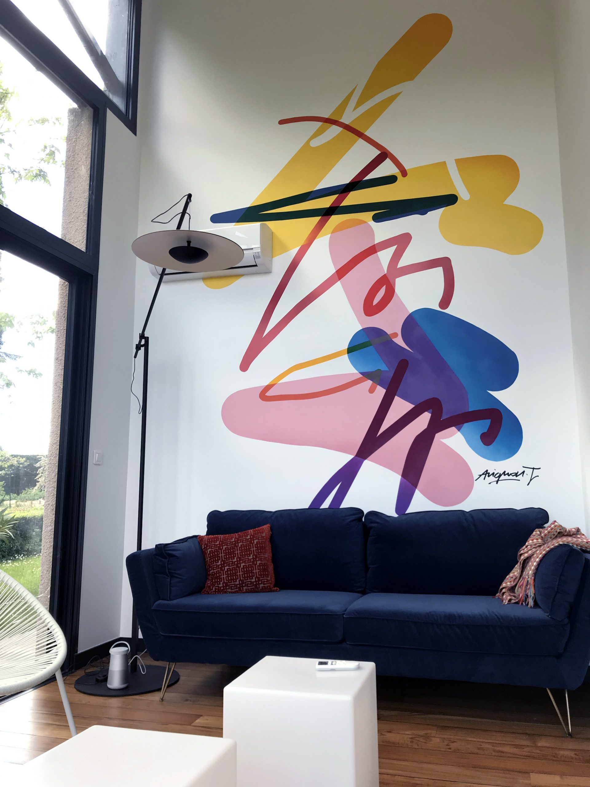 Fresque abstraite et décoration d'intérieur contemporain - Halltimes